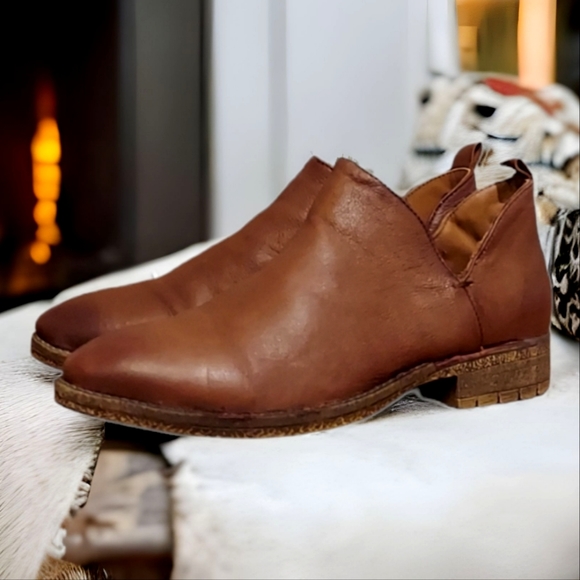 Very Volatile | Shoes | Very Volatile Graham Leather Ankle Boots | Poshmark